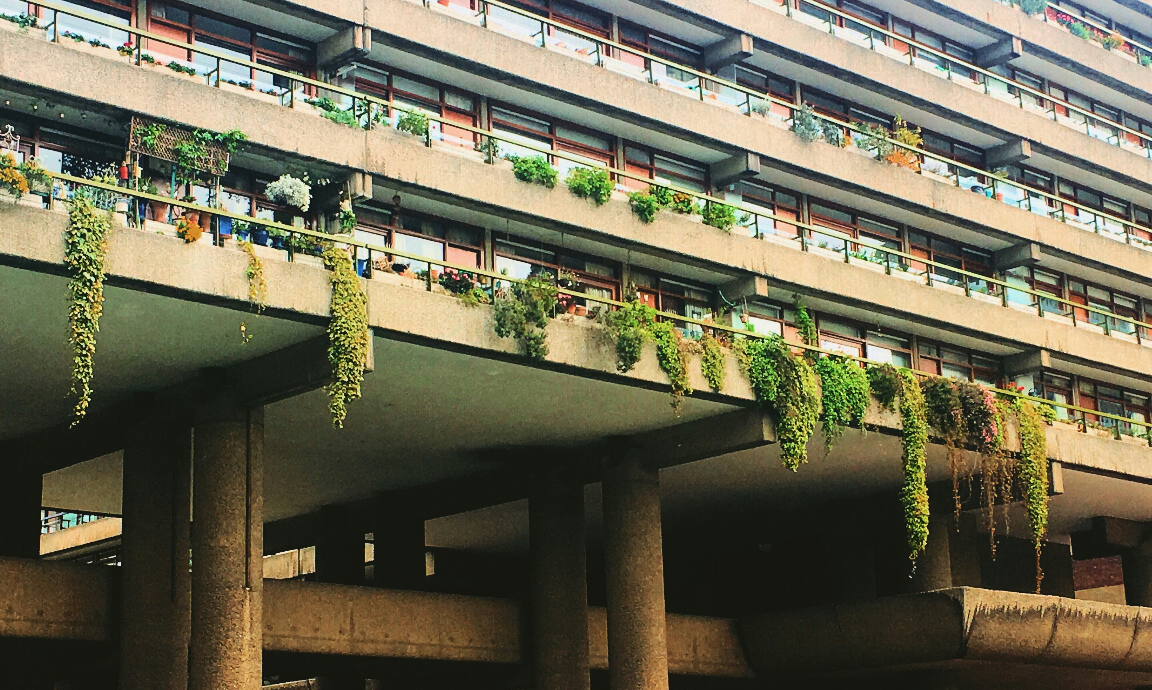 How heavy is a concrete, Brutalist building? The Barbican, London ...